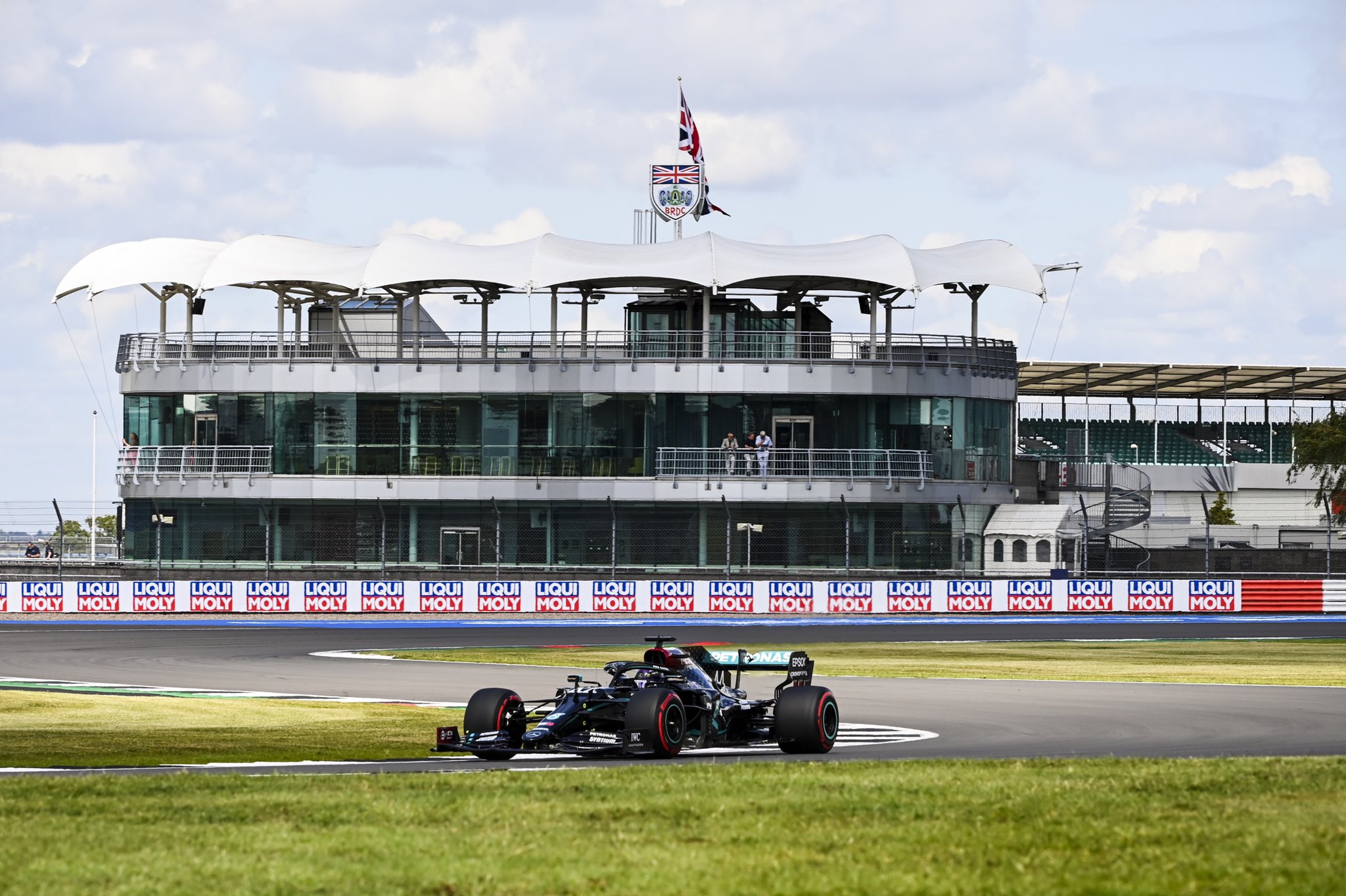 Formula 1, a Silverstone domina Hamilton: pole e nuovo record in pista ...